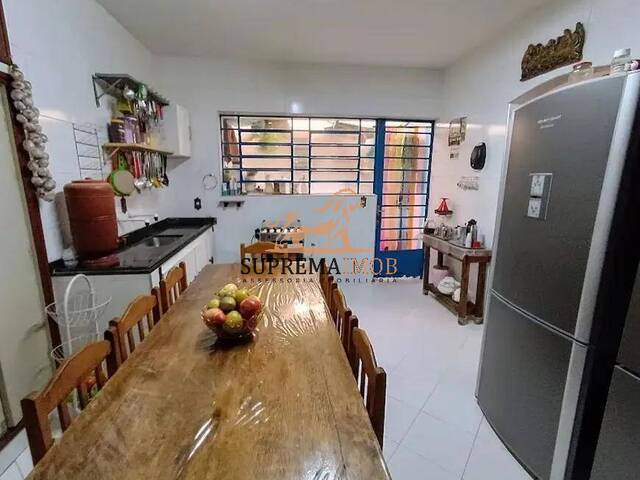 Casa à venda com 4 quartos - Vila Santana, região Central de